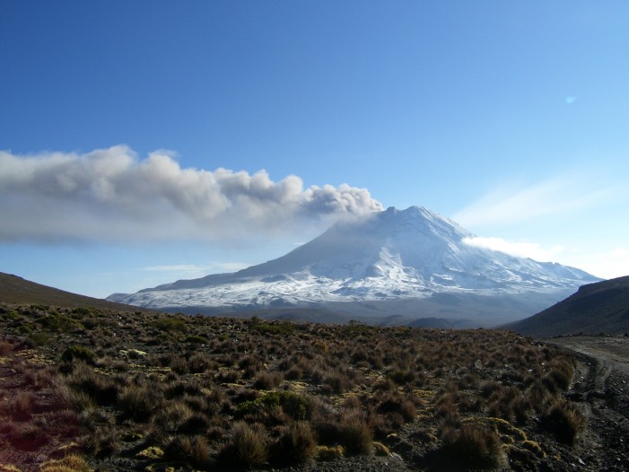 Locals Evacuate as Peru's Ubinas Volcano Erupts - Guardian Liberty Voice